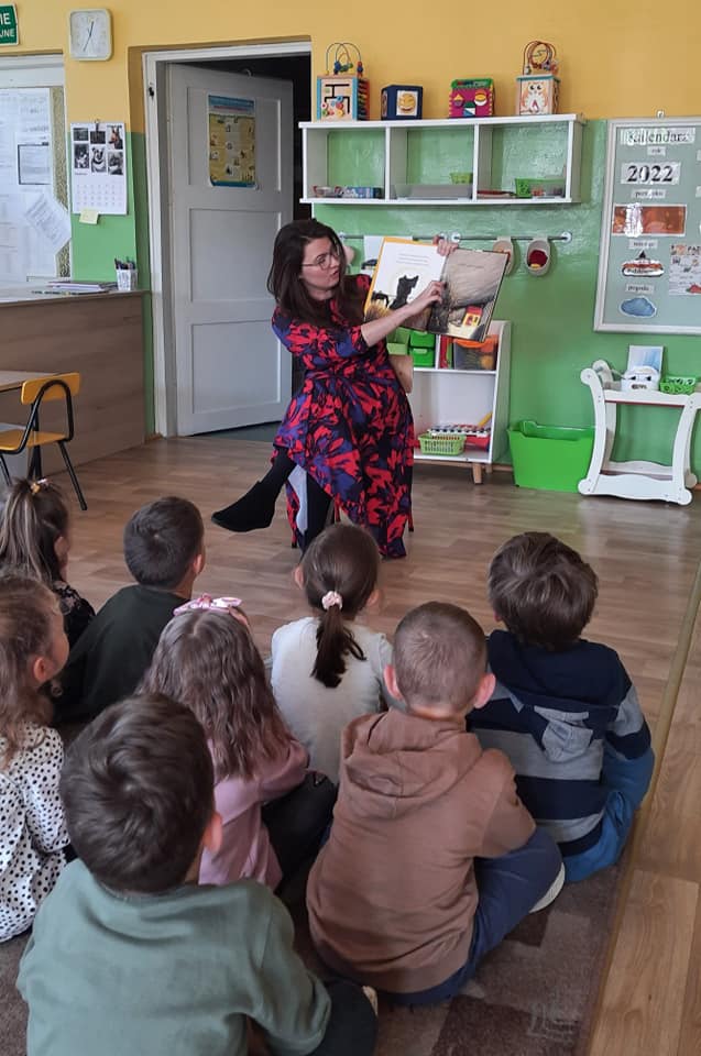 AKTORKA CZYTA DZIECIOM - Urząd Miejski w Lubaczowie